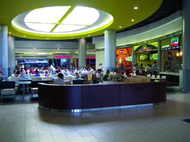 Centre commercial Piter Raduga à Saint Petersbourg (Russie)